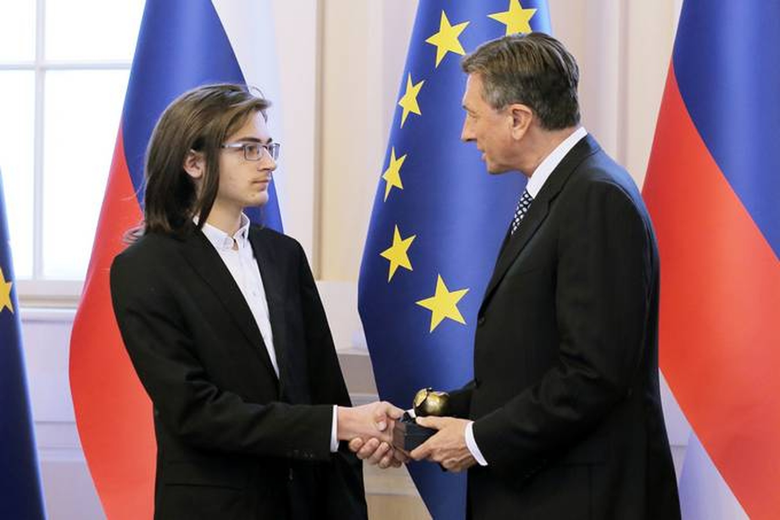 The President of the Republic of Slovenia awarded the “Apple of ...