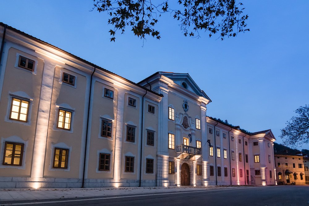 About the school • UNG